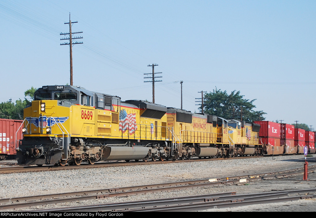 UP 8689 leads east bound double stack